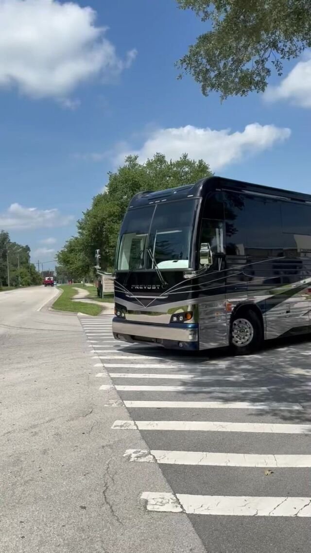 Featherlite Coaches #1819 "Misano" Featherlite Prevost Motorhome Sales ...